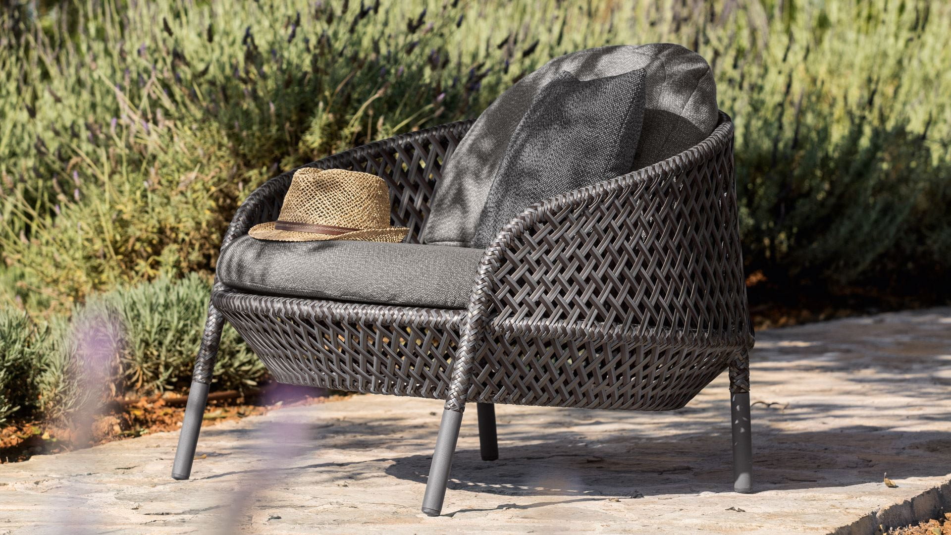 DEDON | AHNDA | Lounge chair